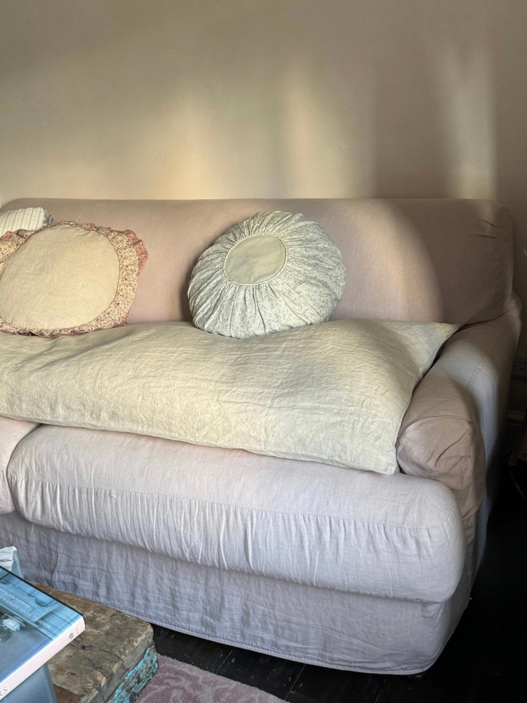 Beecroft Sofa by Rachel Ashwell® – Rachel Ashwell Shabby Chic Couture